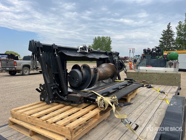 MacDon Header Adapter | Ritchie Bros. Auctioneers