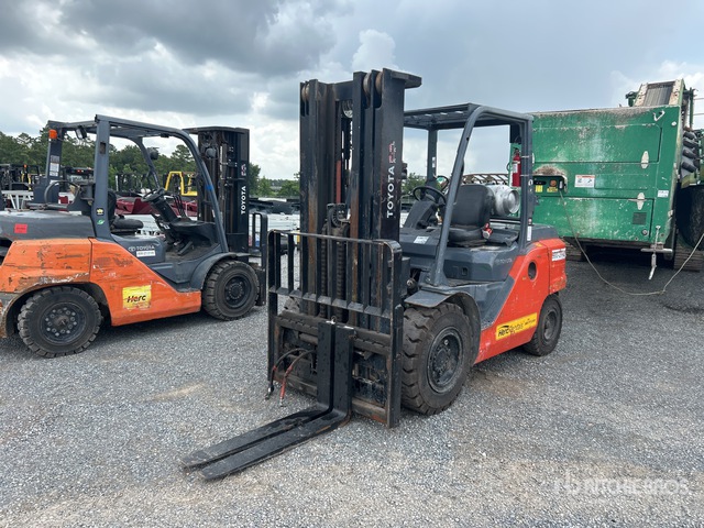 2018 Toyota 8FG45U 8500 lb Pneumatic Tire Forklift | Ritchie Bros ...