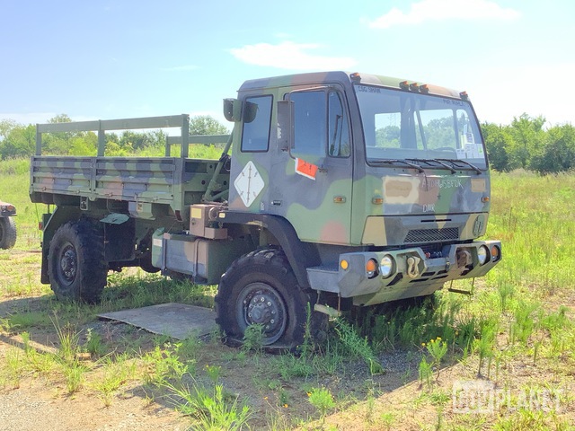 2001 Stewart & Stevenson M1078A1 LMTV 4x4 Cargo Truck in Hooks, Texas ...