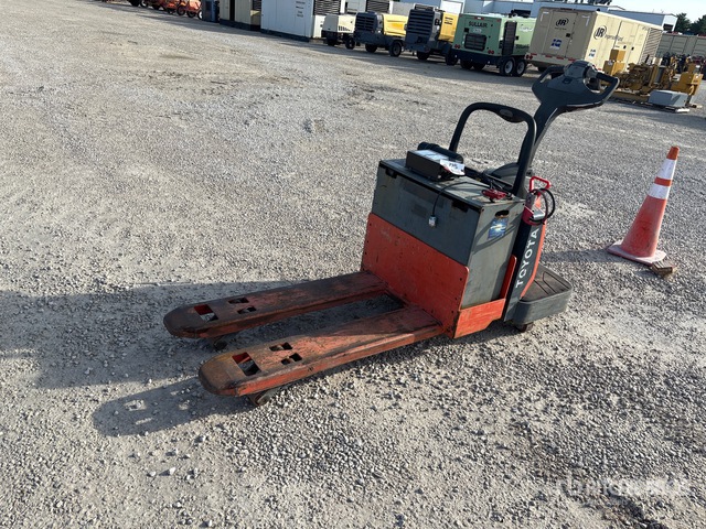 2017 Toyota 8HBE30 6000 lb Electric Pallet Jack | Ritchie Bros. Auctioneers