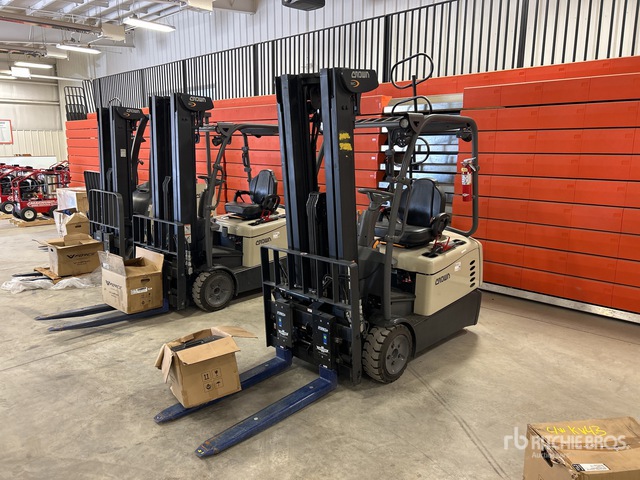 Crown SC5725-30 2750 lb Electric Forklift | Ritchie Bros. Auctioneers