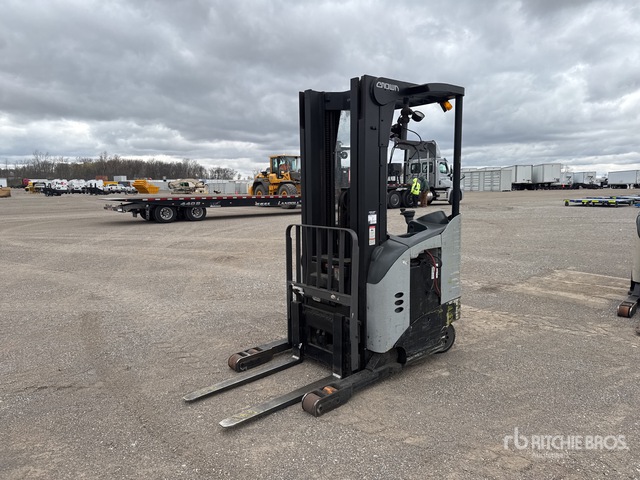 2008 Crown RR 5200 4500 lb Reach Truck | Ritchie Bros. Auctioneers
