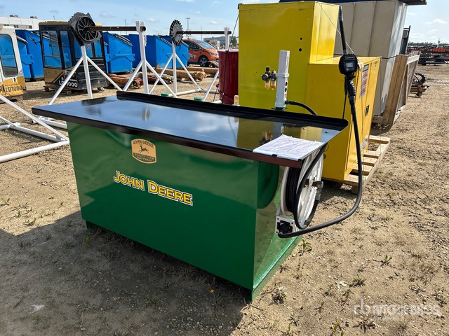 John Deere Custom Samson 1135 L Workbench Oil Tank | Ritchie Bros ...