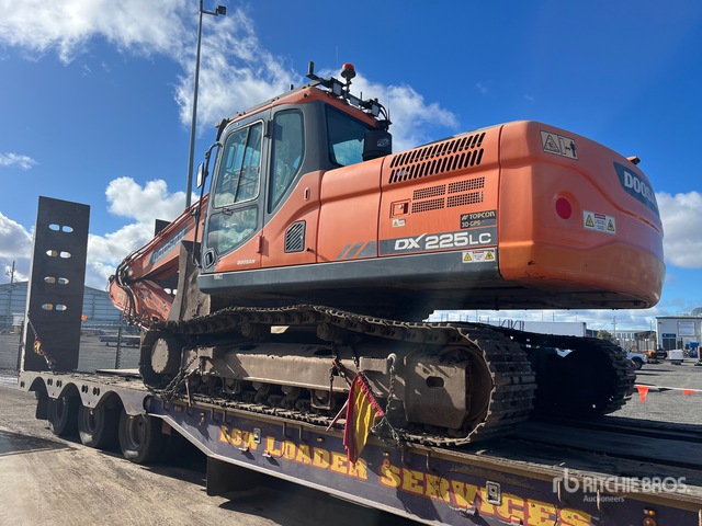 Doosan DX225 LC Tracked Excavator | Ritchie Bros. Auctioneers