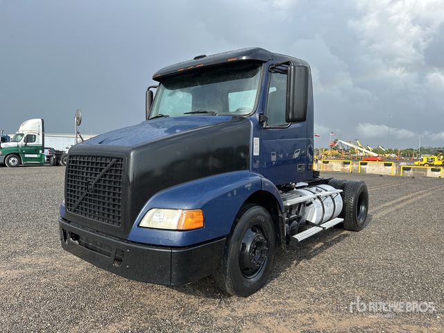 2005 Volvo VNM 4x2 S/A Day Cab Truck Tractor | Ritchie Bros. Auctioneers
