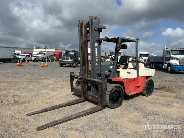 Nissan VF05H70V 15500 lb Pneumatic Tire Forklift | Ritchie Bros ...