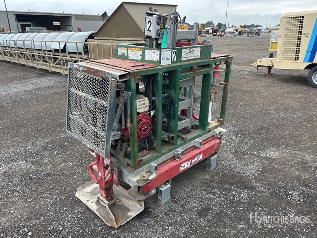 2006 Hydro-Mobile PB Mast Climber | Ritchie Bros. Auctioneers