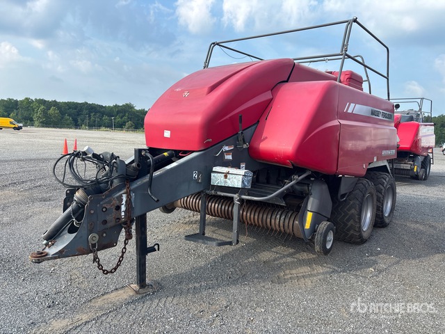 2013 Massey Ferguson 2170XD Big Square Baler | Ritchie Bros. Auctioneers