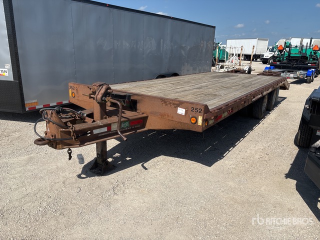 1991 Towmaster 25 ft T/A Equipment Trailer | Ritchie Bros. Auctioneers