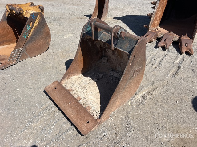 Cat 28 in Backhoe Rear Bucket | Ritchie Bros. Auctioneers
