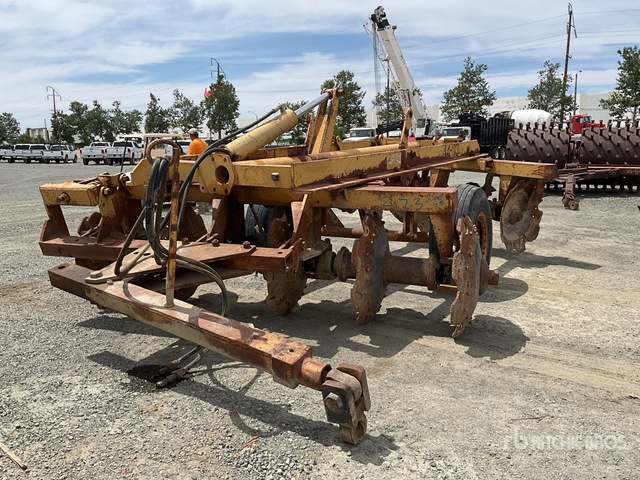 Rome 12 ft Drawbar Offset Breaking Disc | Ritchie Bros. Auctioneers