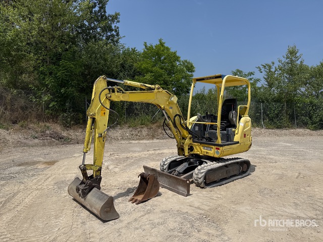 Takeuchi TB230 Mini-Pelle Mini Excavator | Ritchie Bros. Auctioneers