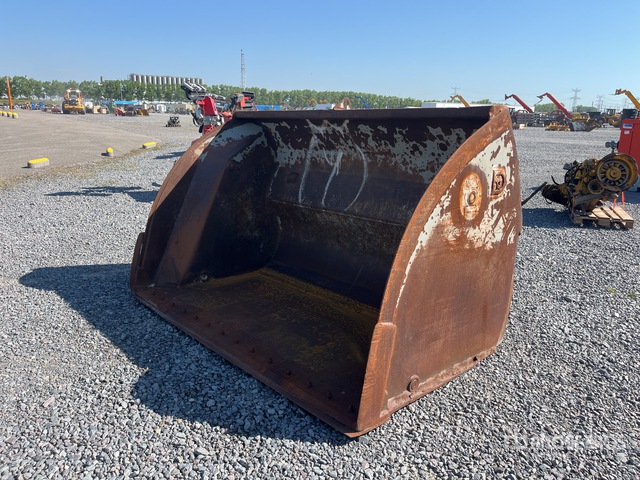 2830 mm Roll Out Bucket Wheel Loader Bucket | Ritchie Bros. Auctioneers
