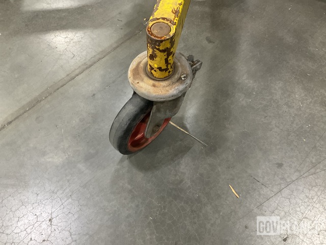 Surplus Sumner Roust-A-Bout NS-202 Material Lift in Chambersburg ...