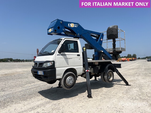 2013 Socage A314 14 m on 2013 Piaggio Porter Bucket Truck | Ritchie ...