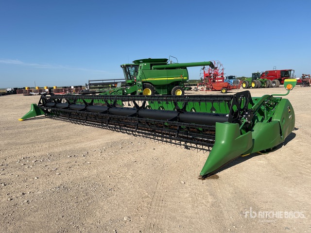 2014 John Deere 635F 35 ft Flex Combine Header | Ritchie Bros. Auctioneers