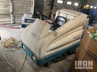 Tennant 7200 Ride-On Electric Floor Scrubber in Jonesboro, Arkansas ...