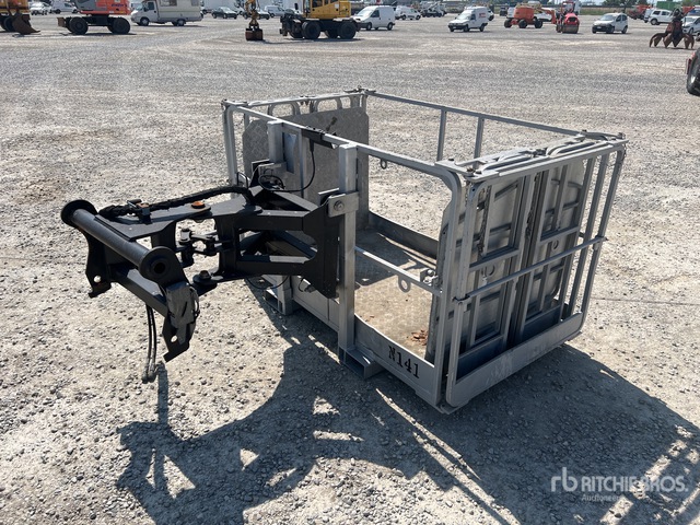 2011 Manitou 2,25/4ML Personnel Basket | Ritchie Bros. Auctioneers