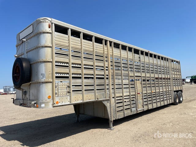 1975 Wilson 44 ft T/A Livestock Trailer | Ritchie Bros. Auctioneers