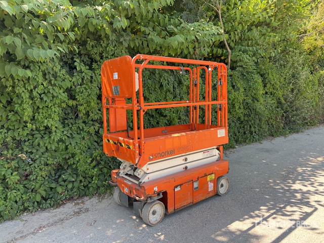 2016 Snorkel S3215E Electric Nacelle Ciseau Electrique Scissor Lift | Ritchie Bros. Auctioneers