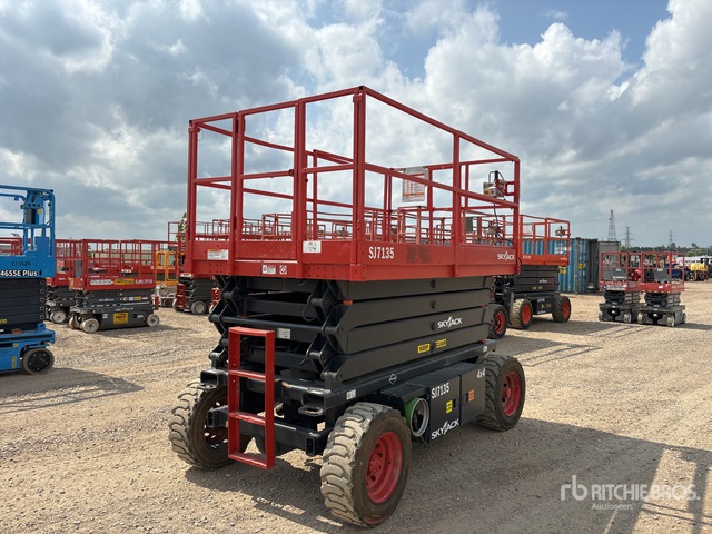 2005 Skyjack SJ7135 4x4 Dual Fuel Scissor Lift | Ritchie Bros. Auctioneers