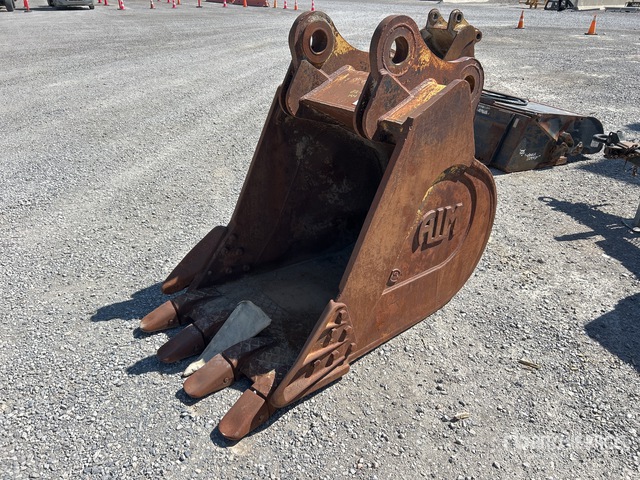 AIM 42 in Digging Excavator Bucket - Fits Hitachi EX450 | Ritchie Bros ...