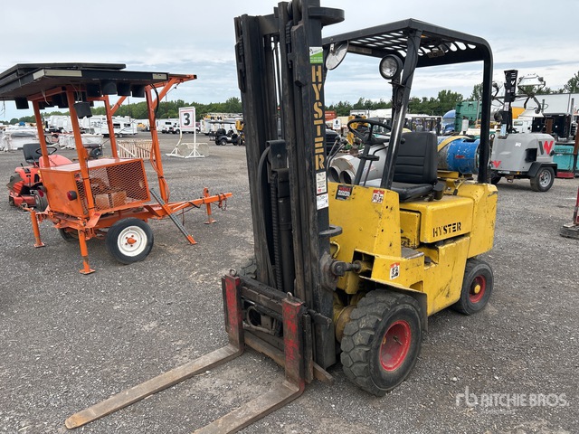Hyster 5000 lb Pneumatic Tire Chariot Élévateur | Ritchie Bros. Auctioneers