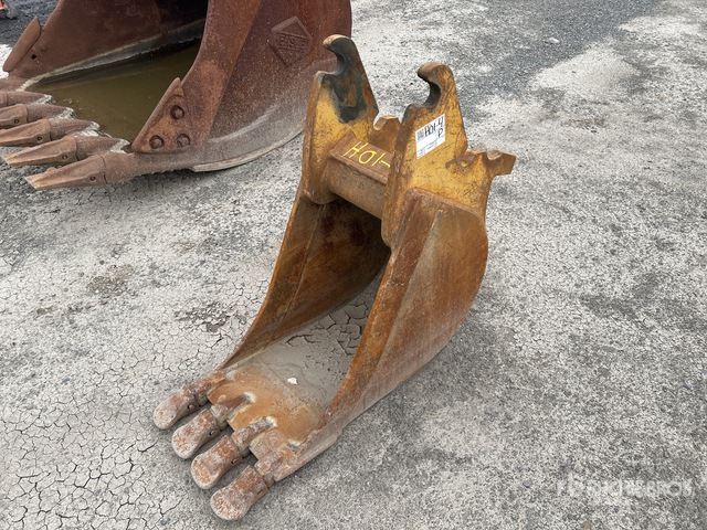 Cat 18 in Q/C Digging Backhoe Rear Bucket - Fits Cat 420F | Ritchie ...