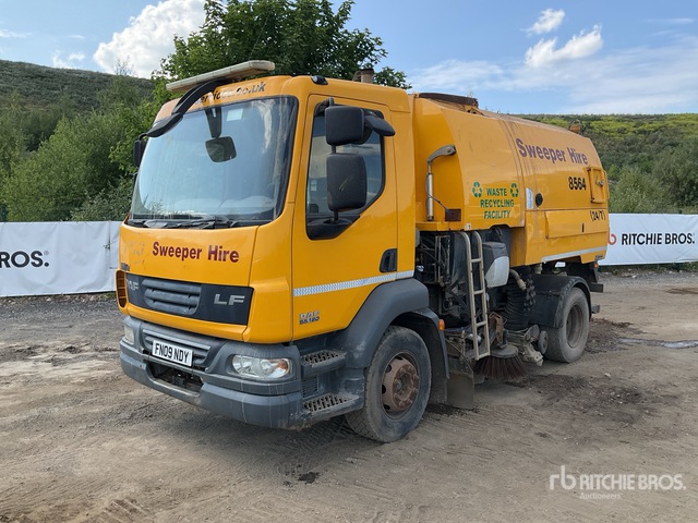2009 Johnston VT650 on DAF Sweeper Truck | Ritchie Bros. Auctioneers