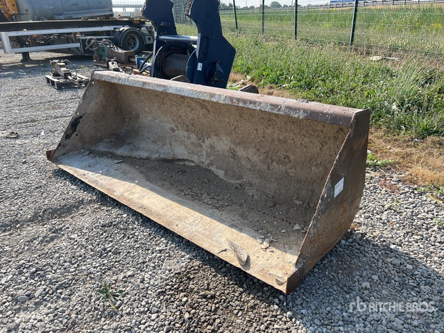 2009 Haulotte Telehandler Bucket | Ritchie Bros. Auctioneers