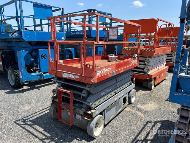 2014 Skyjack SJIII4626 Electric Scissor Lift | Ritchie Bros. Auctioneers