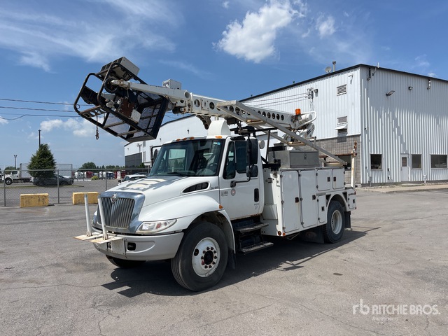 Altec A-T40C 40 ft on 2006 International 4300SBA 4x2 Bucket Truck | Ritchie Bros. Auctioneers