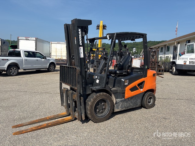 2022 Doosan D35C-9 6200 lb Pneumatic Tire Forklift | Ritchie Bros ...