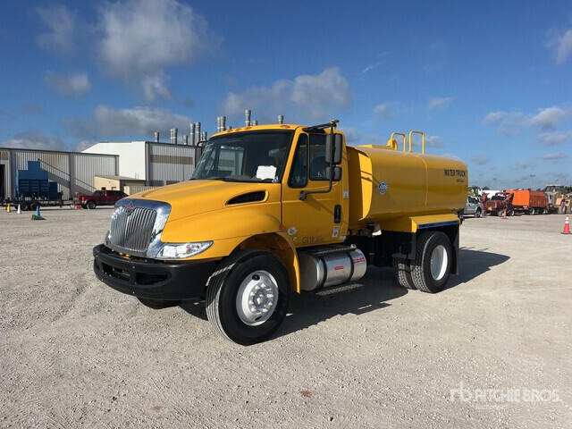 2019 International 4300 2000 gal 4x2 Water Truck | Ritchie Bros ...