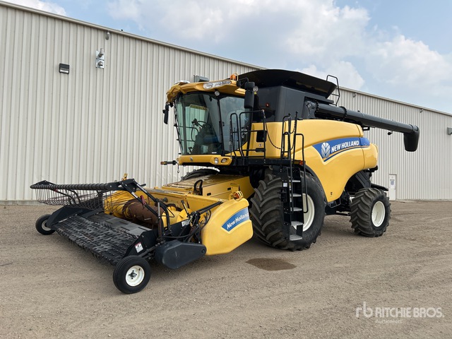2013 New Holland CR7090 Combine Harvester | Ritchie Bros. Auctioneers