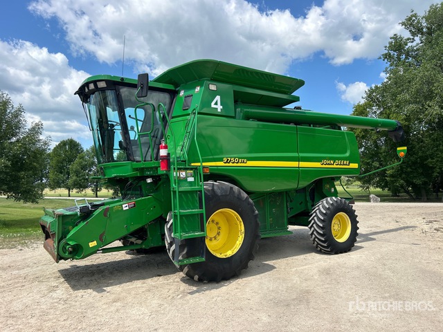 2001 John Deere 9750 STS Combine Harvester | Ritchie Bros. Auctioneers