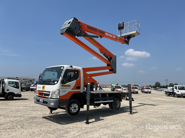 2013 Socage DA328 28 m on 2013 Mitsubishi Canter 6C15 Bucket Truck ...