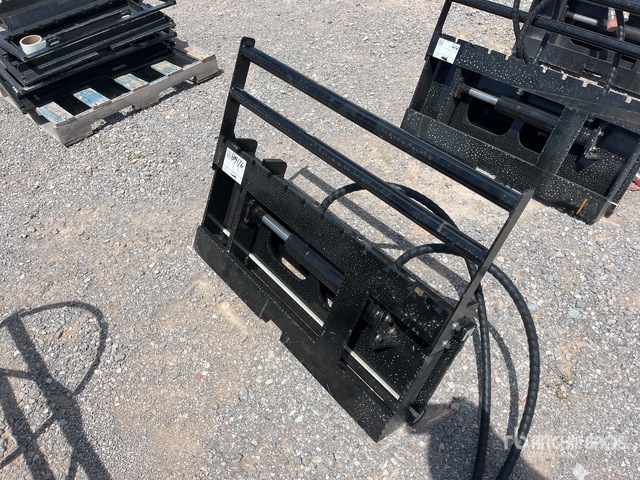 Side Shift Skid Steer Attachment Mounting Plate | Ritchie Bros. Auctioneers