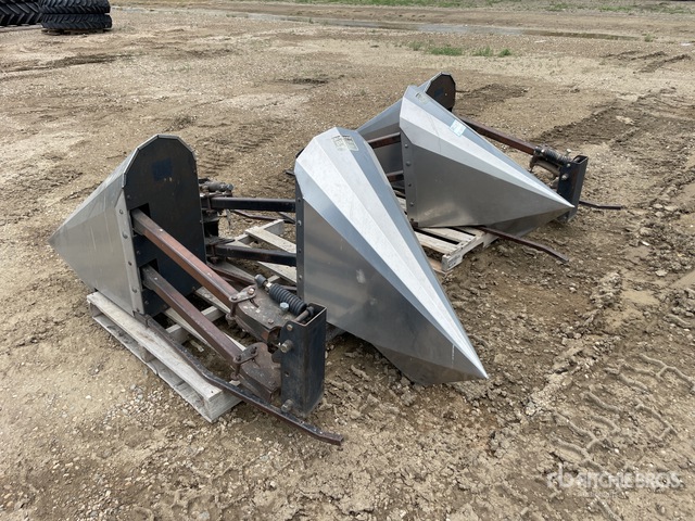 Quantity of (4) Tridekon Crop Dividers | Ritchie Bros. Auctioneers