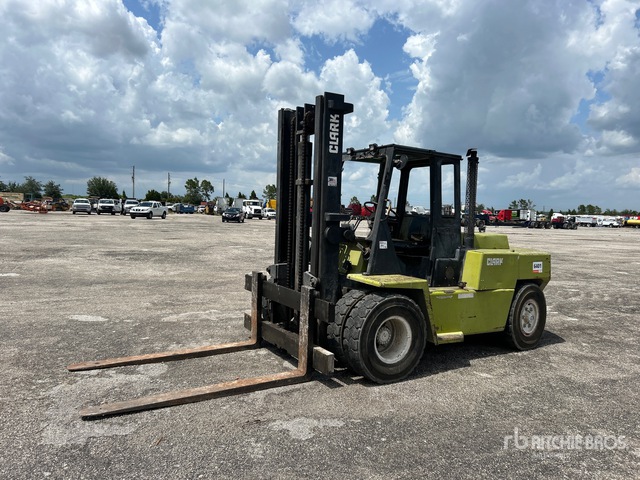 Clark C500Y Pneumatic Tire Chariot Élévateur | Ritchie Bros. Auctioneers