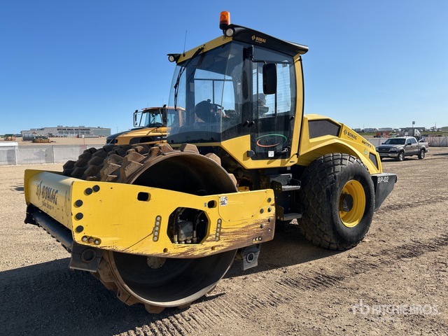 2020 Bomag BW211D-5 Smooth Drum Compactor | Ritchie Bros. Auctioneers