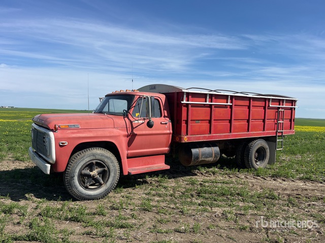 Ford 700 4x2 Grain Truck | Ritchie Bros. Auctioneers