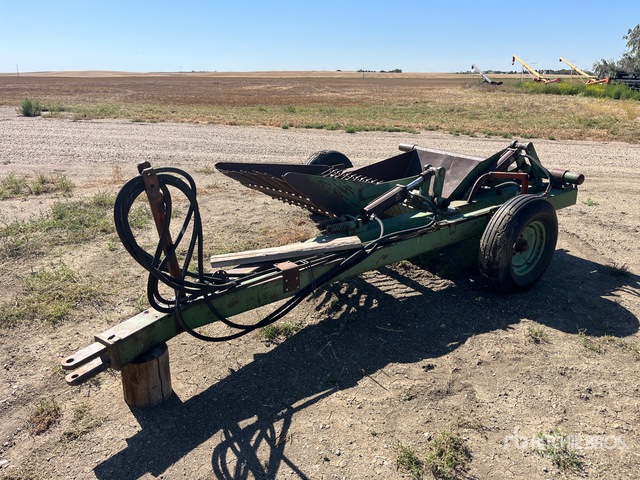 Crown 400 44 in Fork Type Rock Picker | Ritchie Bros. Auctioneers
