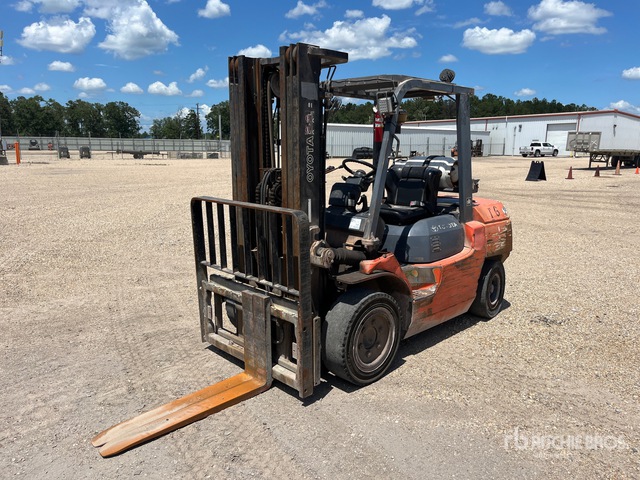 2011 Toyota 7FGU35 7000 lb Forklift | Ritchie Bros. Auctioneers