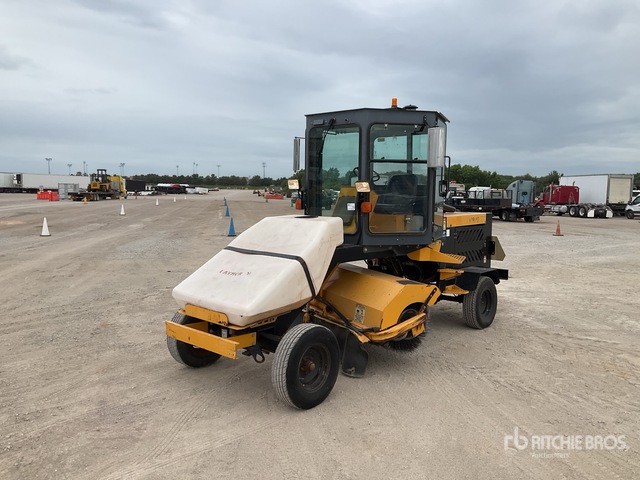 2016 Lay-Mor SM400 Self-Propelled Broom | Ritchie Bros. Auctioneers
