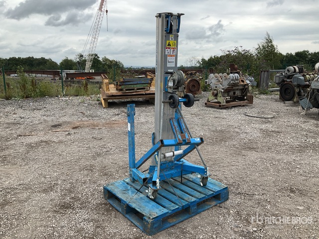 Genie SLA-10 Material Hoist | Ritchie Bros. Auctioneers