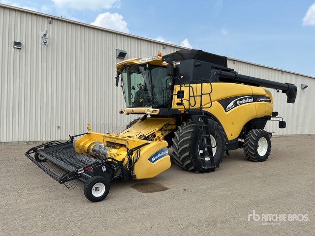 2006 New Holland CX840 Combine Harvester | Ritchie Bros. Auctioneers