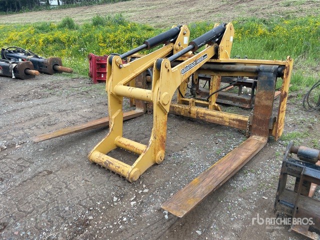Cat 72 in Q/C Wheel Loader Grapple Forks | Ritchie Bros. Auctioneers