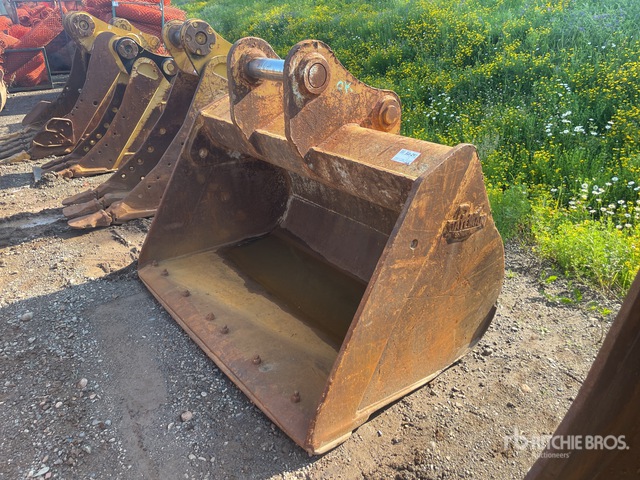 Bateman 72 in Cleanup Excavator Bucket | Ritchie Bros. Auctioneers