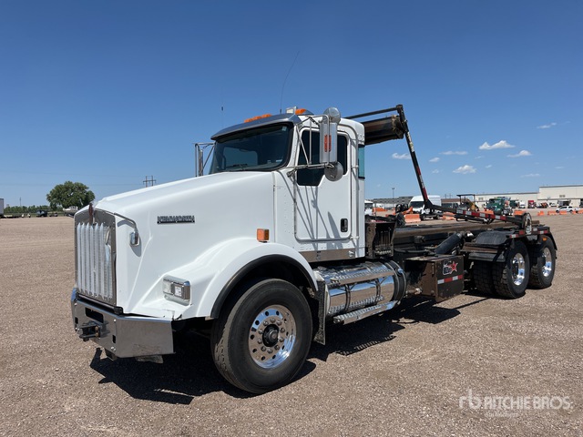 2018 Kenworth T800 6x4 Roll-Off Truck | Ritchie Bros. Auctioneers